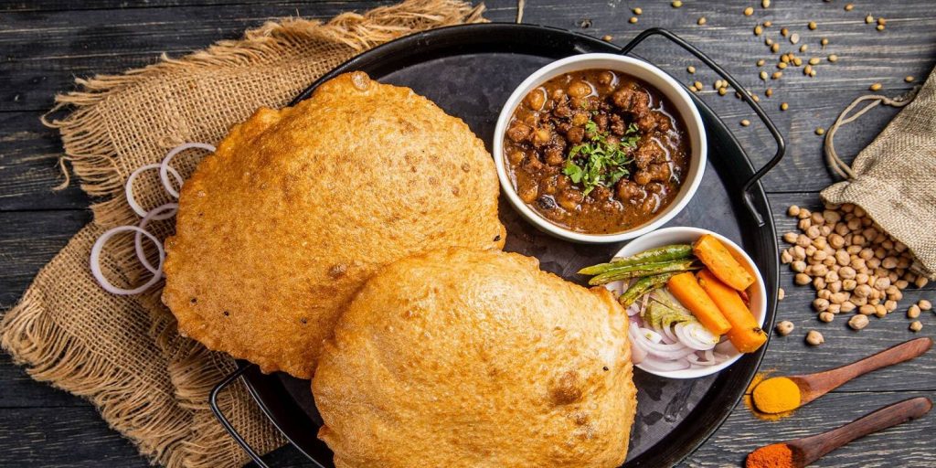 Top 10 Profitable Food Truck Menu Items in India for 2024